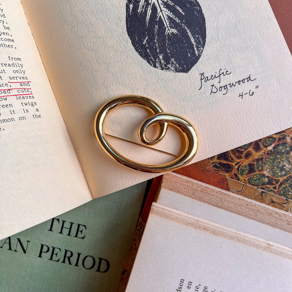 Darling 1980s Gold Loop Brooch – Studio Gloria Vintage