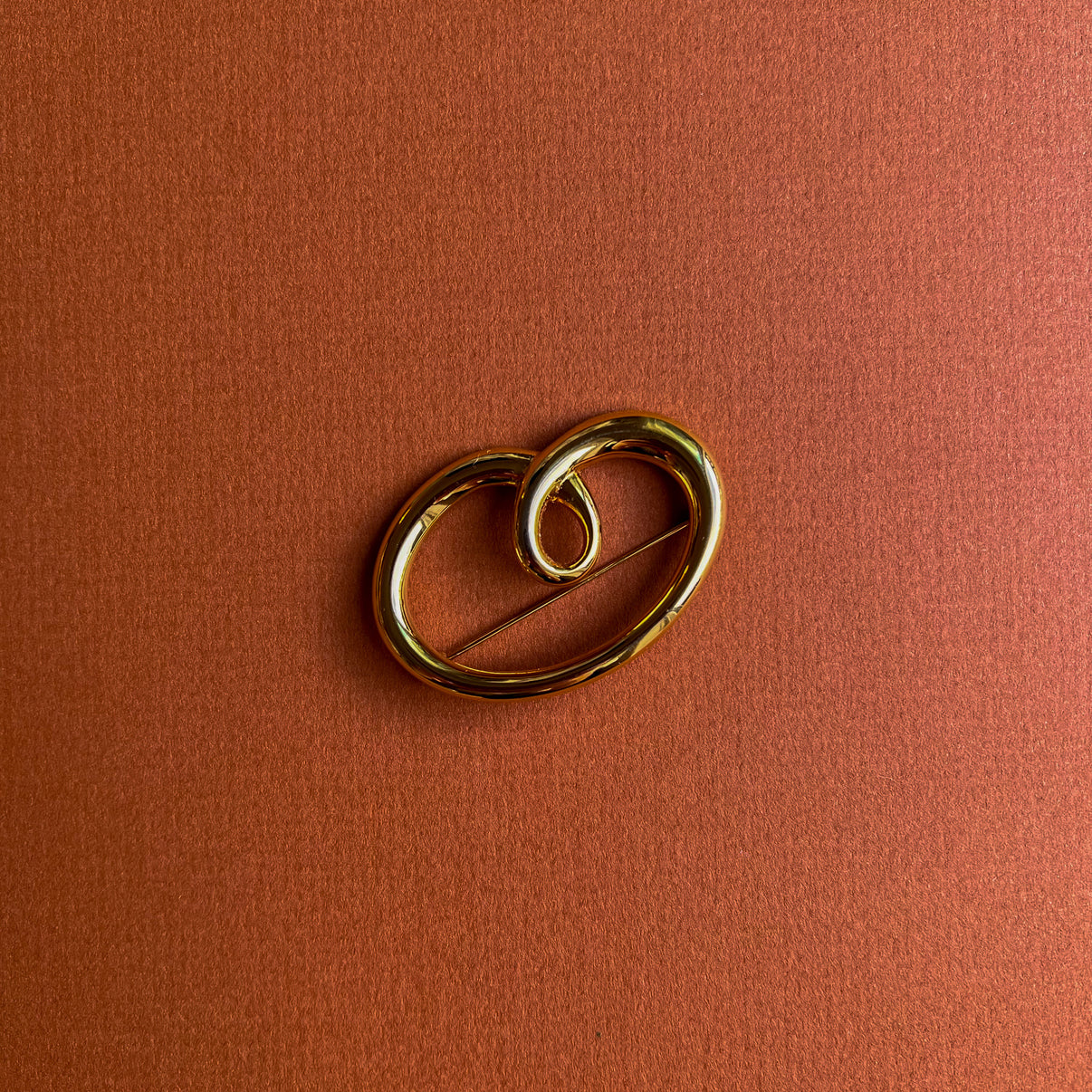 Darling 1980s Gold Loop Brooch – Studio Gloria Vintage